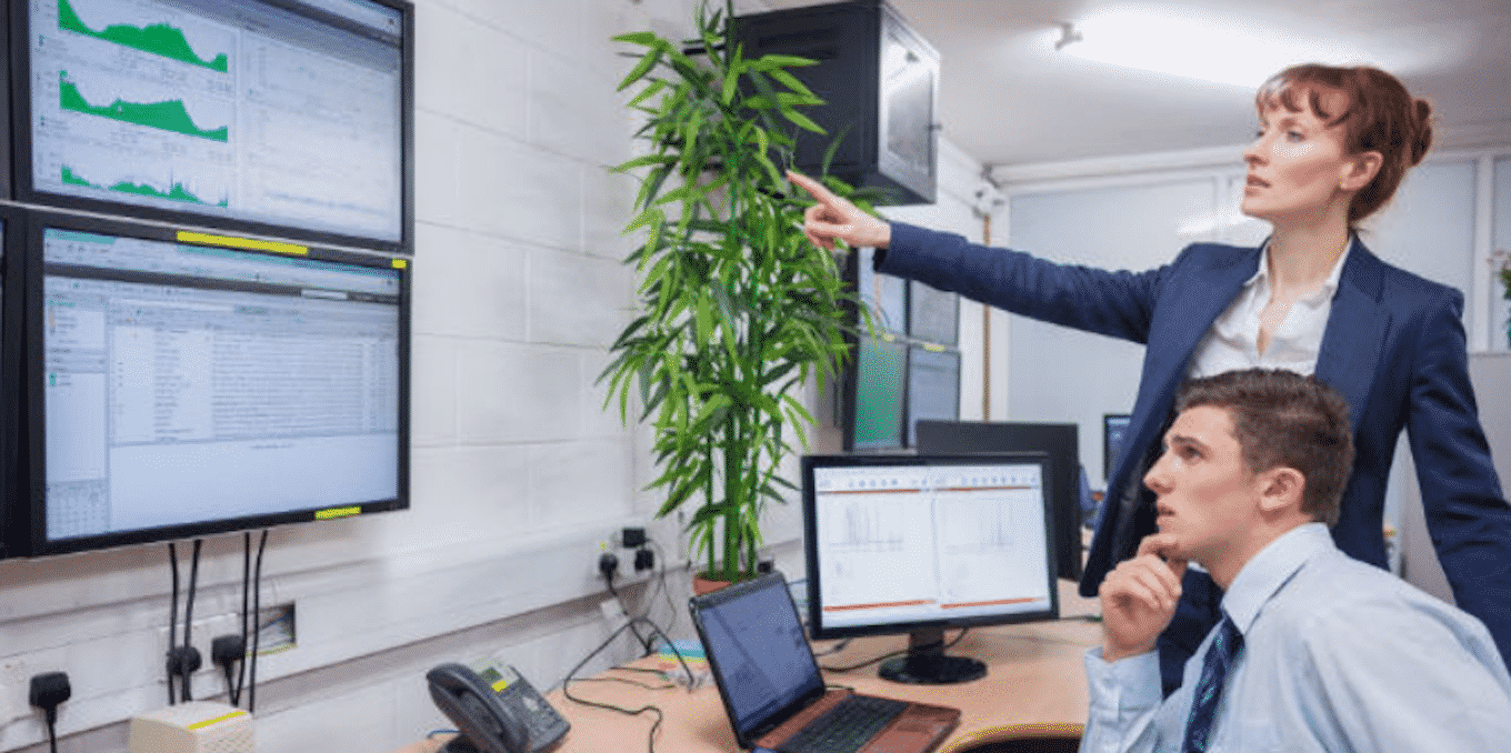 What are the benefits of using digital signage?