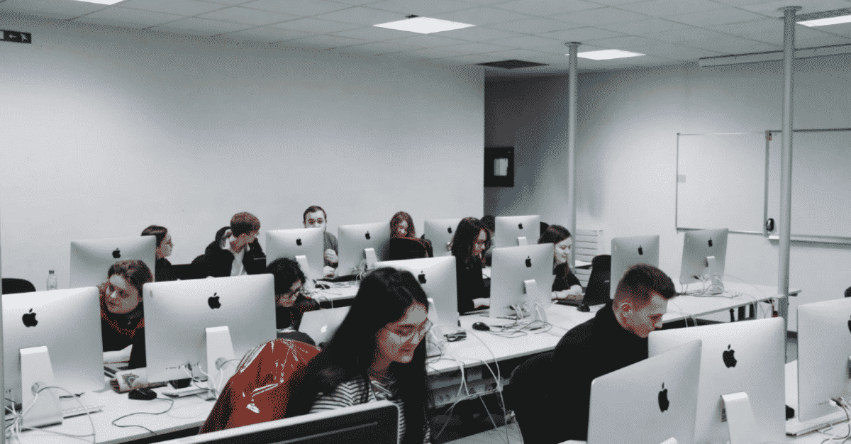 4 Benefits of Contact Center Outsourcing