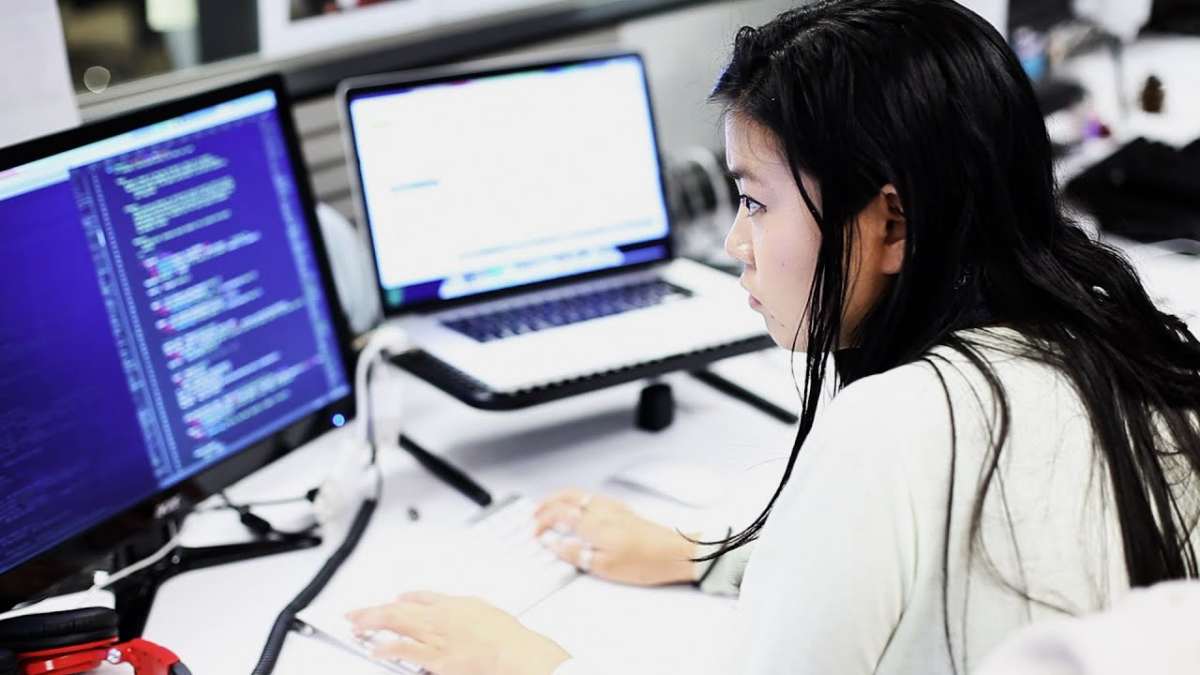 Here are the differences between software developers and software engineers