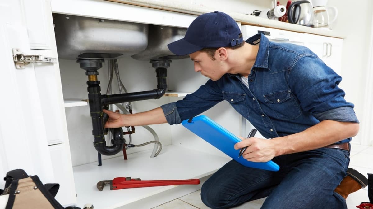 When You Need To Call A Professional Plumber