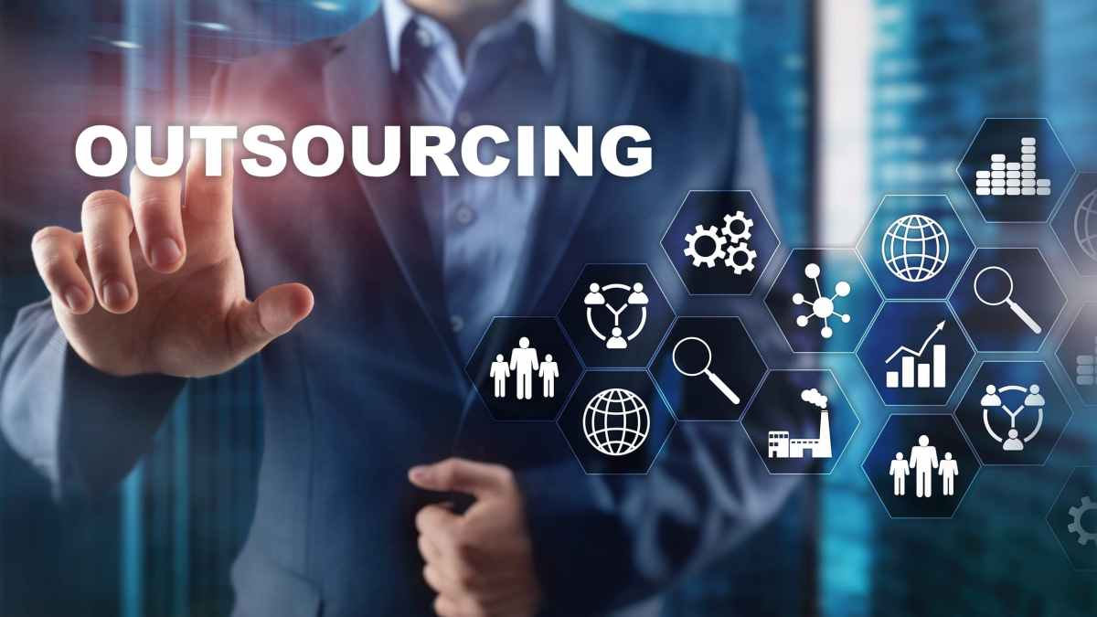 The Advantages and Disadvantages of Outsourcing Software Development