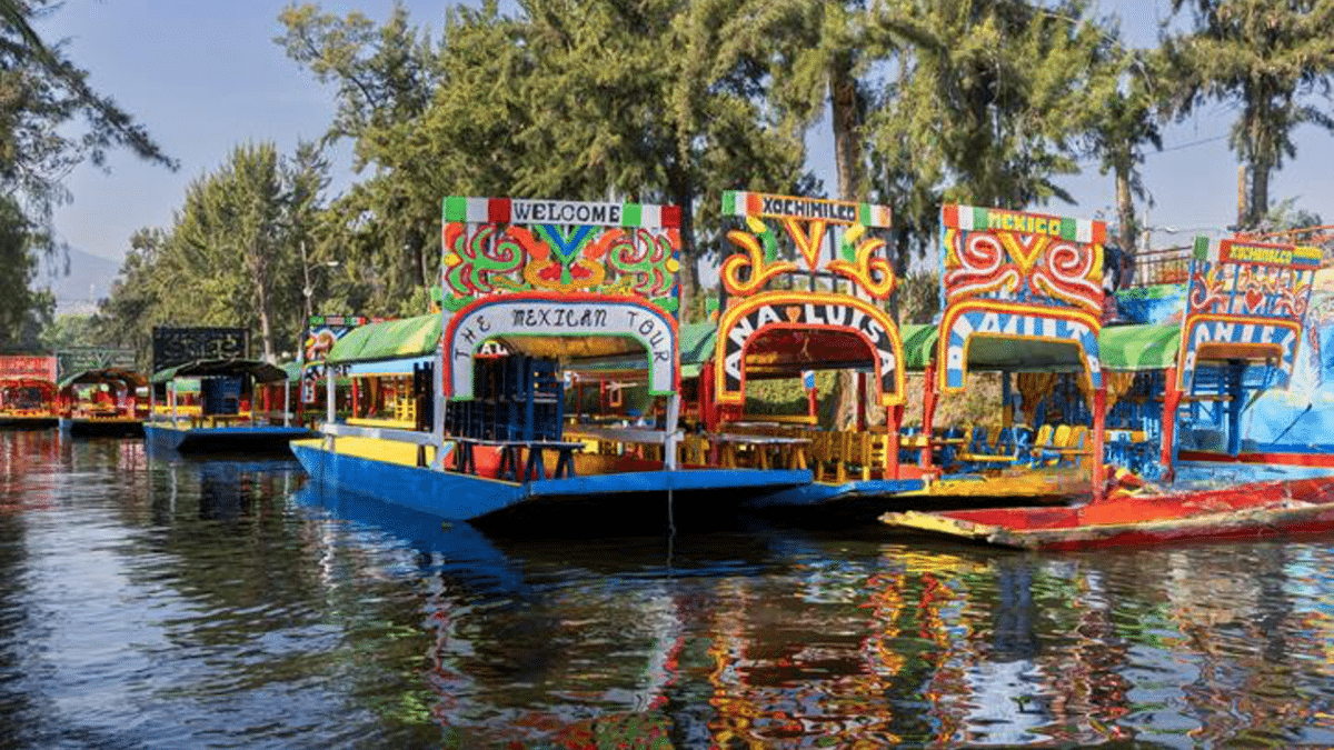 The floating gardens of Xochimilco: a must-visit experience in Mexico City