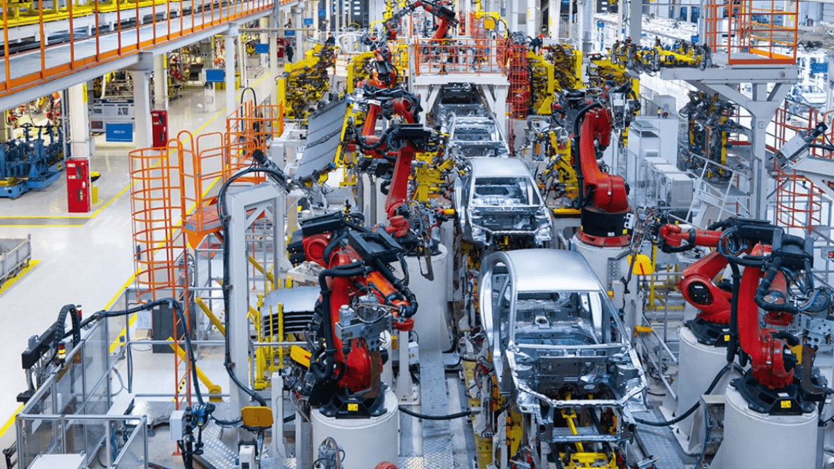 PLC as the Backbone of Modular Production Lines in Automotive 4.0